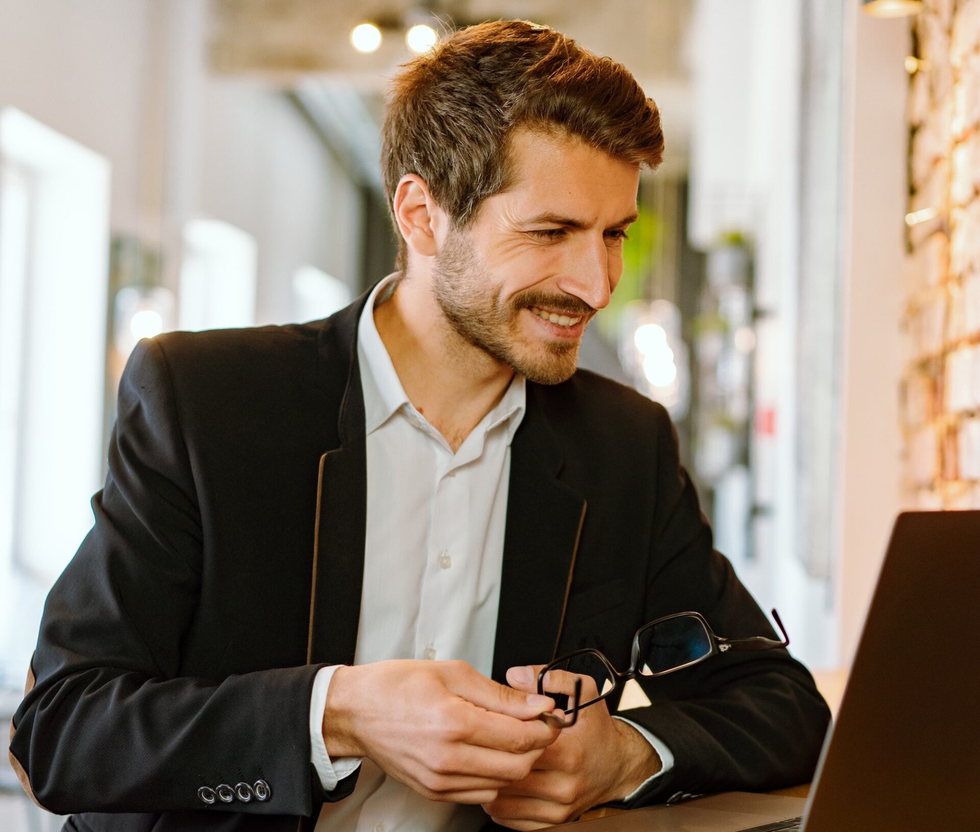 Interview Attire for Men: Dressing to Impress as an Executive ...